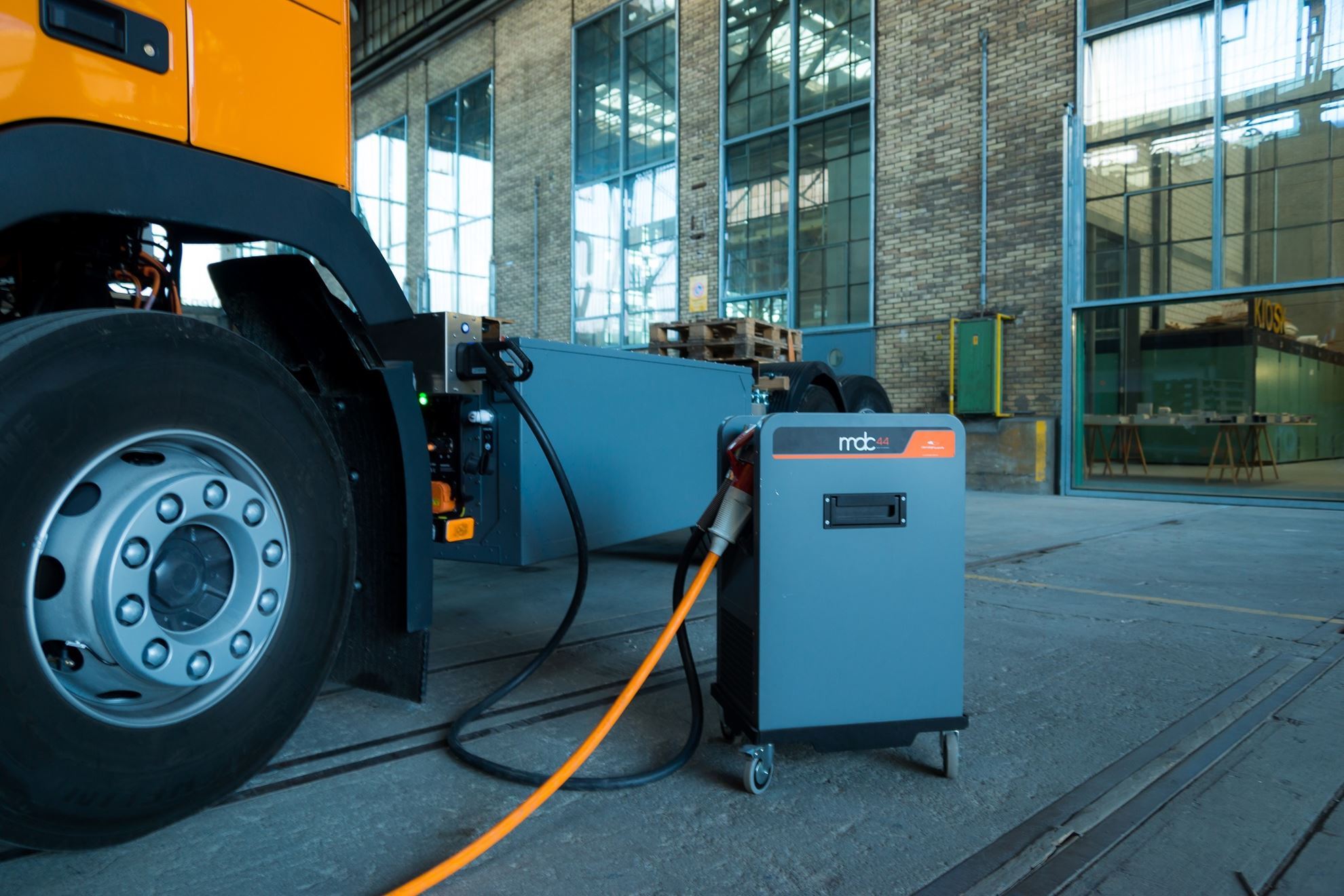 schnellladen.de. Mobiler 44kW DC Schnelllader MDC44