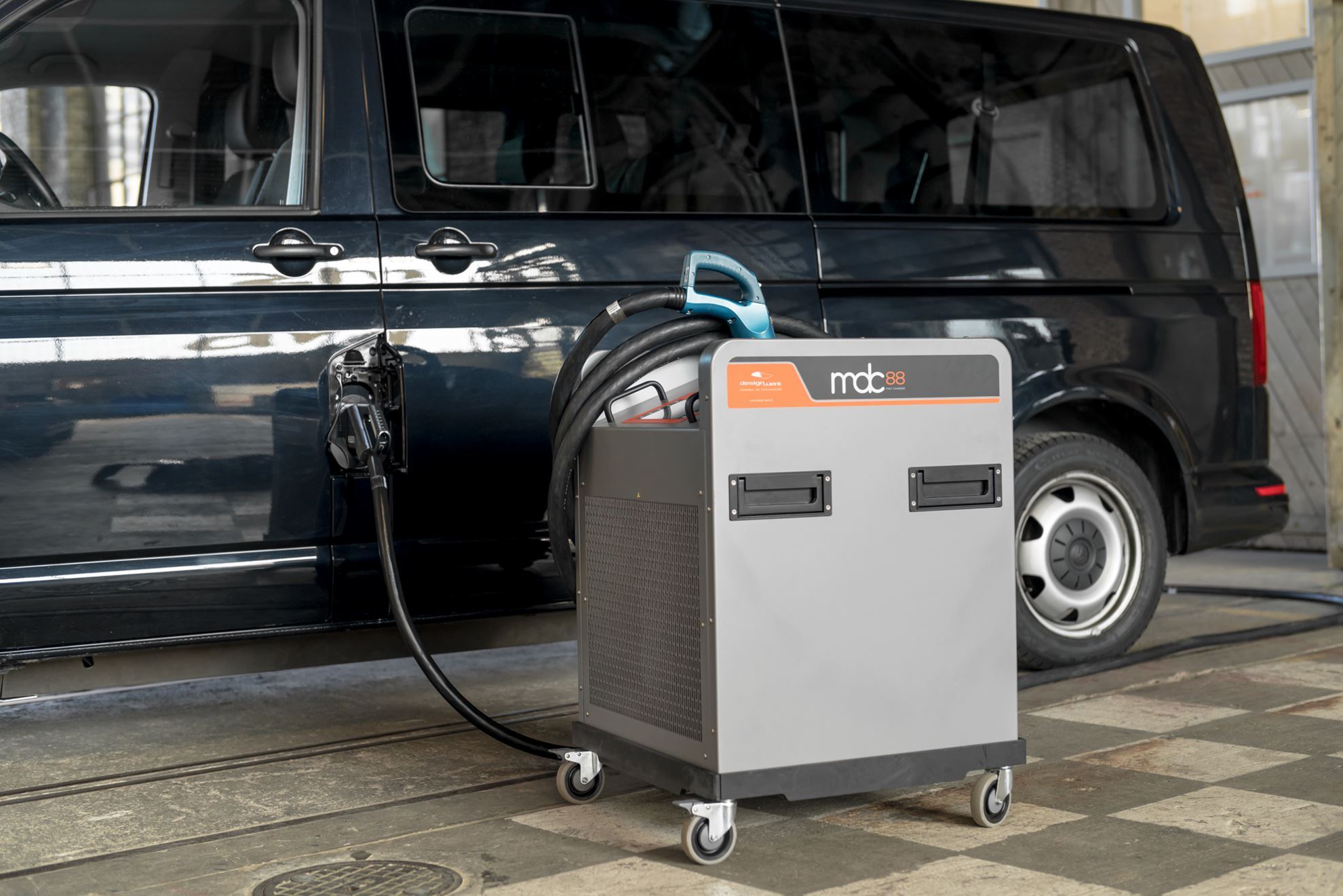 schnellladen.de. Mobiler 88kW DC Schnelllader MDC88